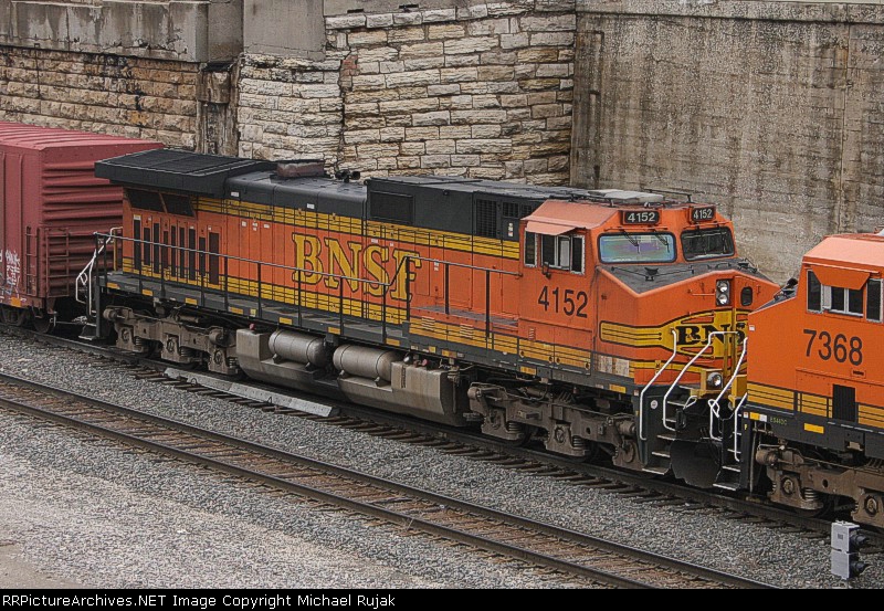 BNSF 4152